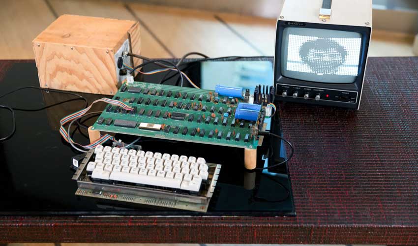 Rare Apple-1 computer sells for record $1.15m at auction | SAMAA TV