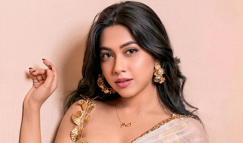 Hiba Bukhari, Feroze Khan to star in romantic drama Main Zameen Tu ...