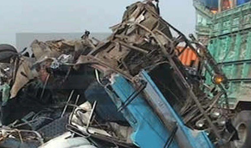 6 dead, 18 injured in bus–trailer collision near Kot Addu | SAMAA TV