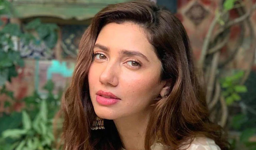 Mahira Khan’s pregnancy rumours resurface amid latest appearance | SAMAA TV