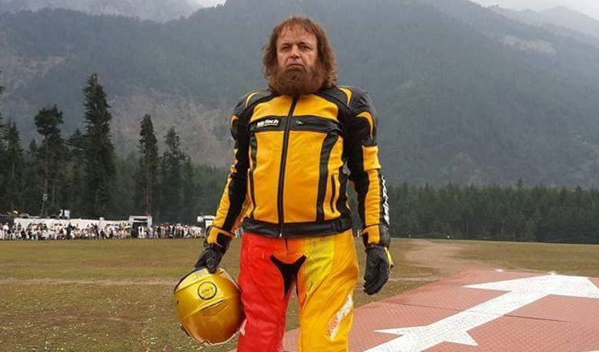 Pakistan’s Sultan Golden breaks world record for reverse driving | SAMAA TV